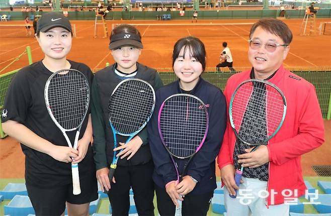 “모든 연령대 참가 ‘동아 소프트테니스’, 우리에겐 가족 모임”