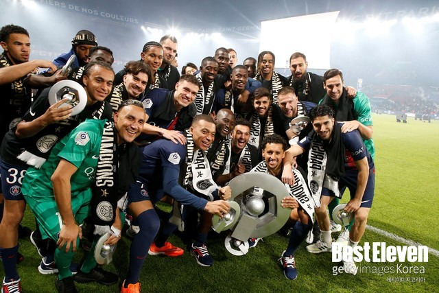 음바페 옆 찰싹발로 뻥 차기까지이강인 Psg 우승 세리머니서 이적 음바페와 친밀감
