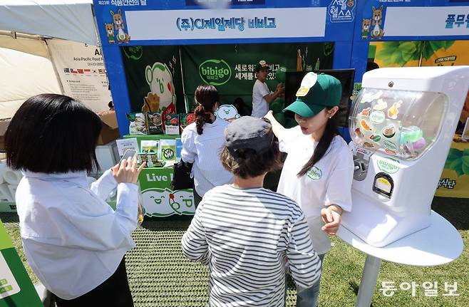 도심 속 건강 축제 ‘2024 서울헬스쇼 개막 청계천 옆 사진관