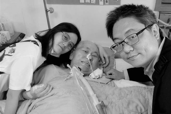 아빠 친구였던 40살 연상 유명 男스타와 결혼한 소녀 근황 뉴스에이드