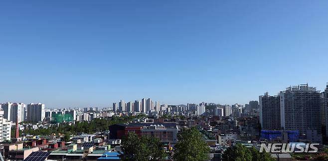 구름 한 점 없는 맑은 하늘