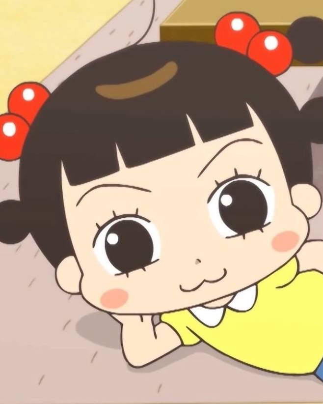 안유진 닮았네 싱크로율 100 만찢녀 요정의 케이프 블라우스 로맨틱룩 패션엔