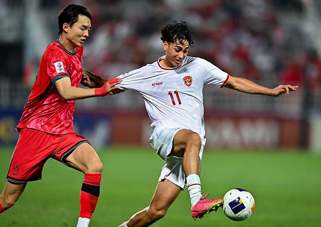 신태용의 부활에 부메랑 맞은 한국 축구 경기장의 안과 밖