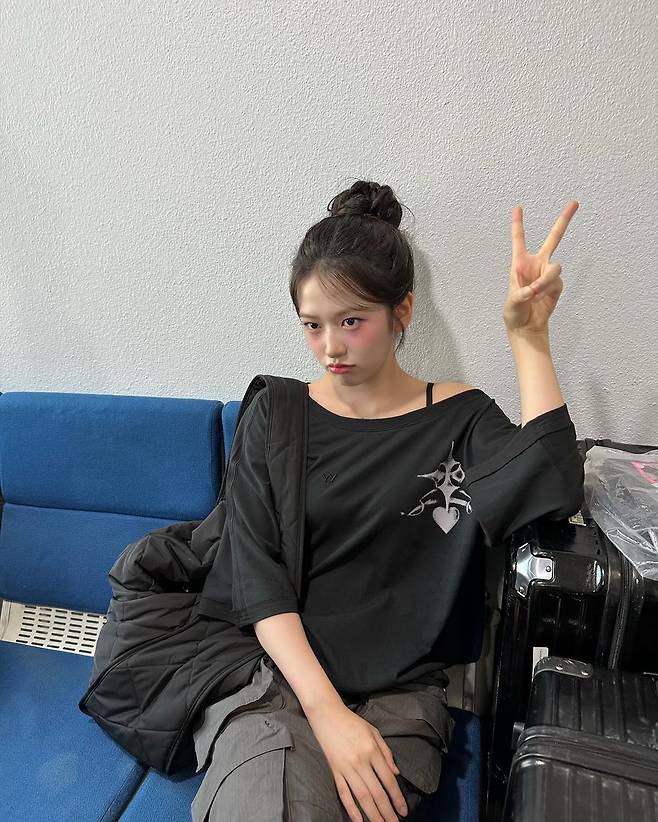 안유진 흰블라우스 입고 빨간머리 마법소녀로 변신 라이프 뉴세이