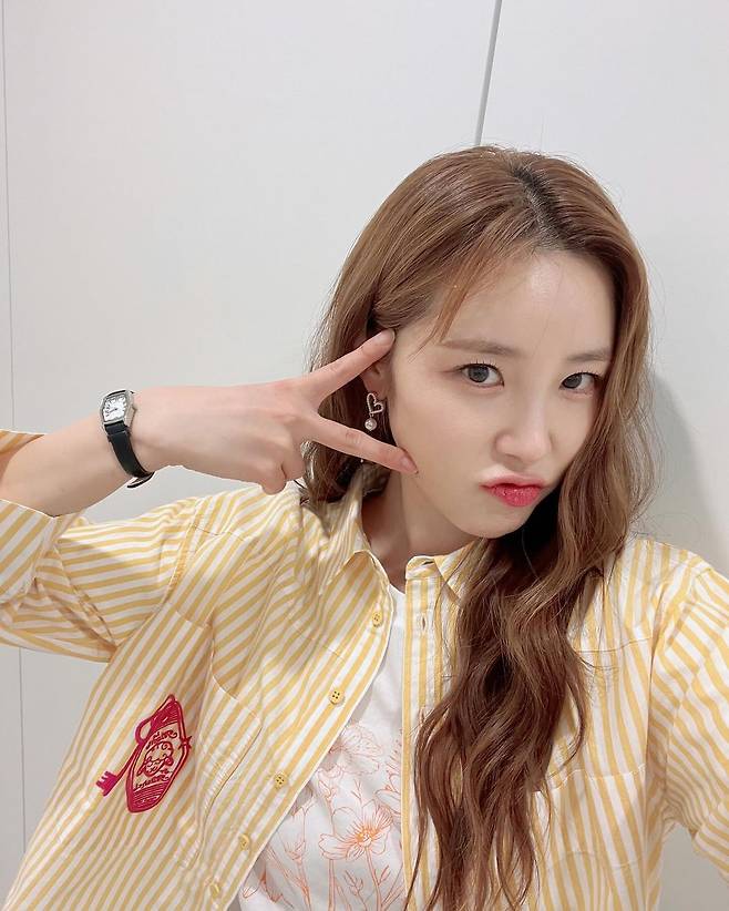전효성 스트라이프 셔츠와 청바지 입고 러블리한 근황 라이프업