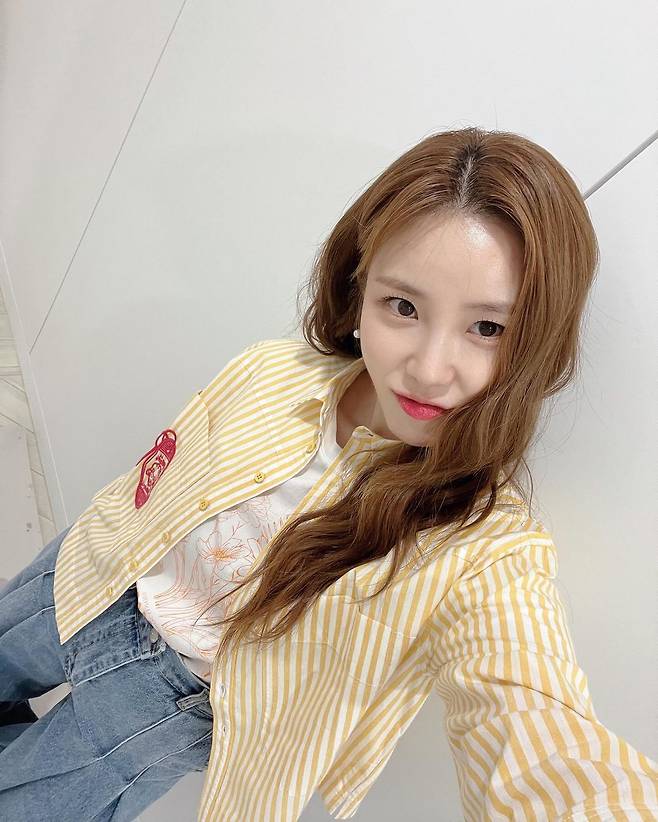 전효성 스트라이프 셔츠와 청바지 입고 러블리한 근황 라이프 뉴세이