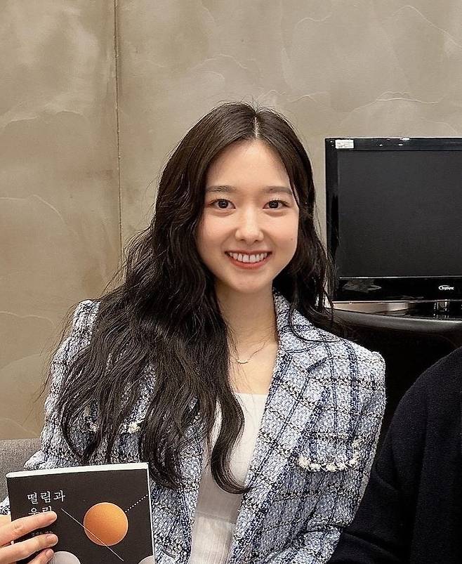 이혜성 아나운서 물결펌에 깜찍 오리 달았네 귀엽고 여성스러운 헤어스타일링 뷰티는 내운명