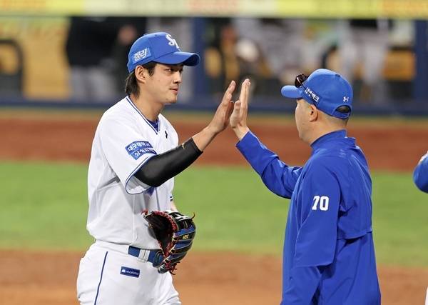 “쿠에바스는 KBO리그 톱클래스” 맞대결 타율 1할대였는데…삼성 120억 캡틴, 어떻게 무패 승률왕에게 홈런과 3루타를 가져왔나