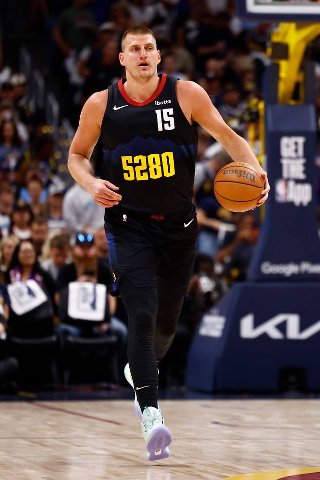 요키치·샤이 길저스 만장일치 Nba 퍼스트팀···르브론·커리는 서드팀에