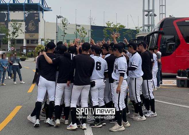 함수호 싹쓸이 3루타 ‘창단 100주년 대구 상원고 16년만에 황금사자기 결승 진출 쾌거김승관 감독 후회 없는 경기 하고파”
