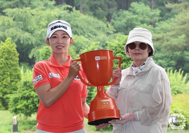 '153번 좌절→첫 우승' 배소현, 하늘도 울린 사연 "돌아가신 아버지 위해서라도..." [KLPGA]