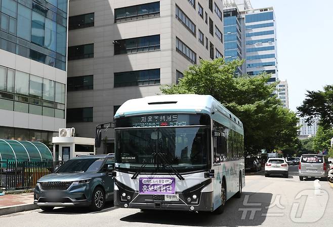 도심 누비는 자율주행버스 주야로