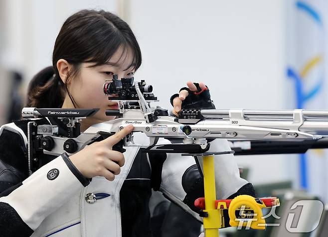 고교생 총잡이 반효진 파리 메달 사냥 나선다