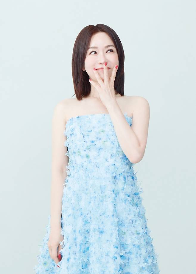 김정난 ‘눈물의 여왕 걸크러시 잊어 러블리 끝판왕 오프숄더 드레스룩 패션엔