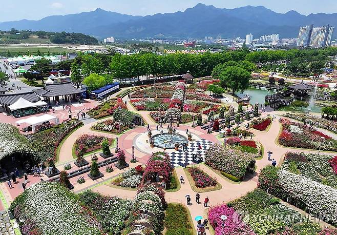 곡성 세계장미축제에 열흘간 24만명 방문입장수익 10억여원