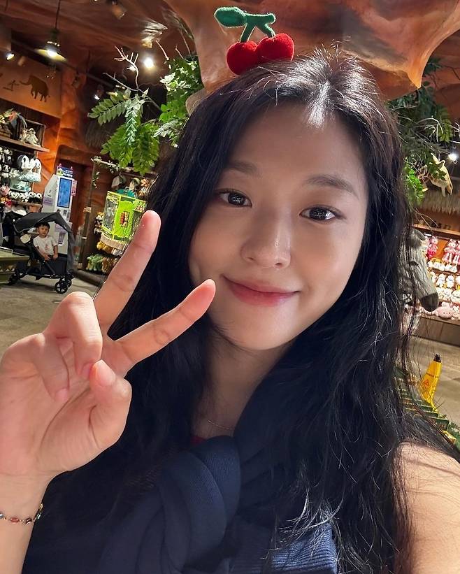 설현 꽃다운 29세 놀이공원서 미니스커트 입고 귀여운 매력 발산 스타와 패션