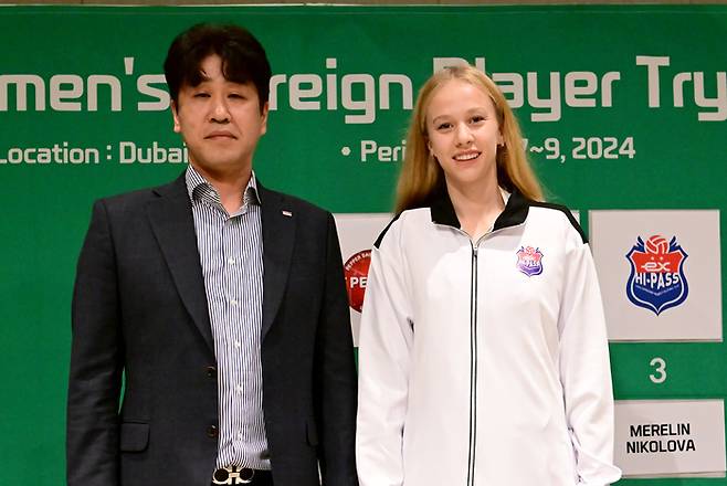 강서브파워 지닌 도로공사 ‘새 외인 니콜로바 바라보는 기대와 우려의 시선