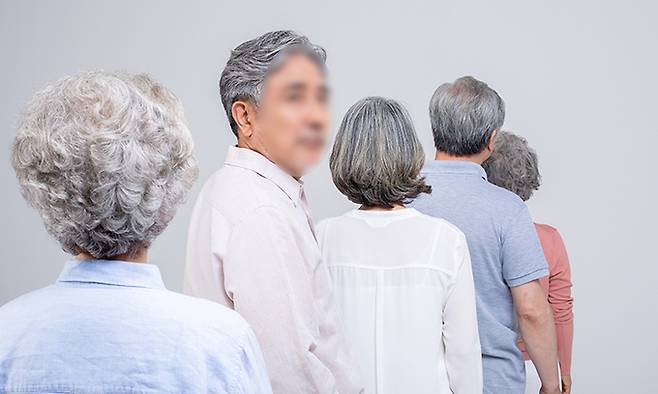난 고독사할 것부모·자녀 이중부양 마처세대의 비애