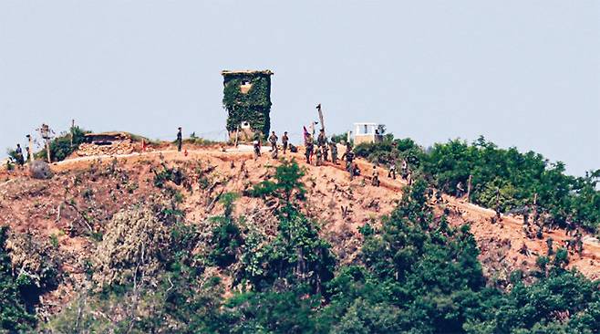 北 오물풍선 중국·러시아와 발맞춘 ‘그림자 전쟁