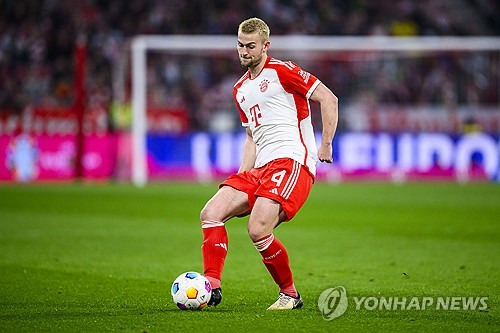 분데스 무패 우승 Df 월클 수비수 대체자였다뮌헨의 깜짝 결정→고연봉자 정리