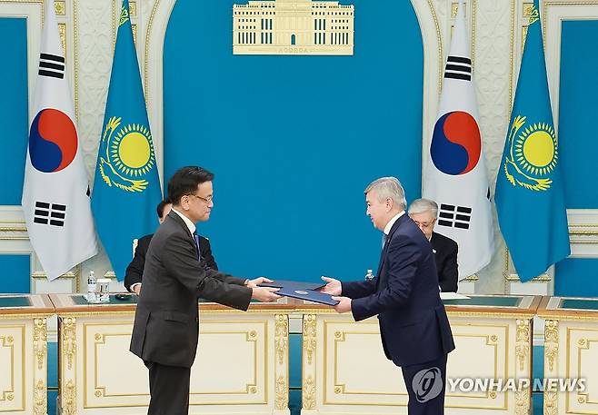 한 카자흐 지식공유 및 개발협력 Mou 서명
