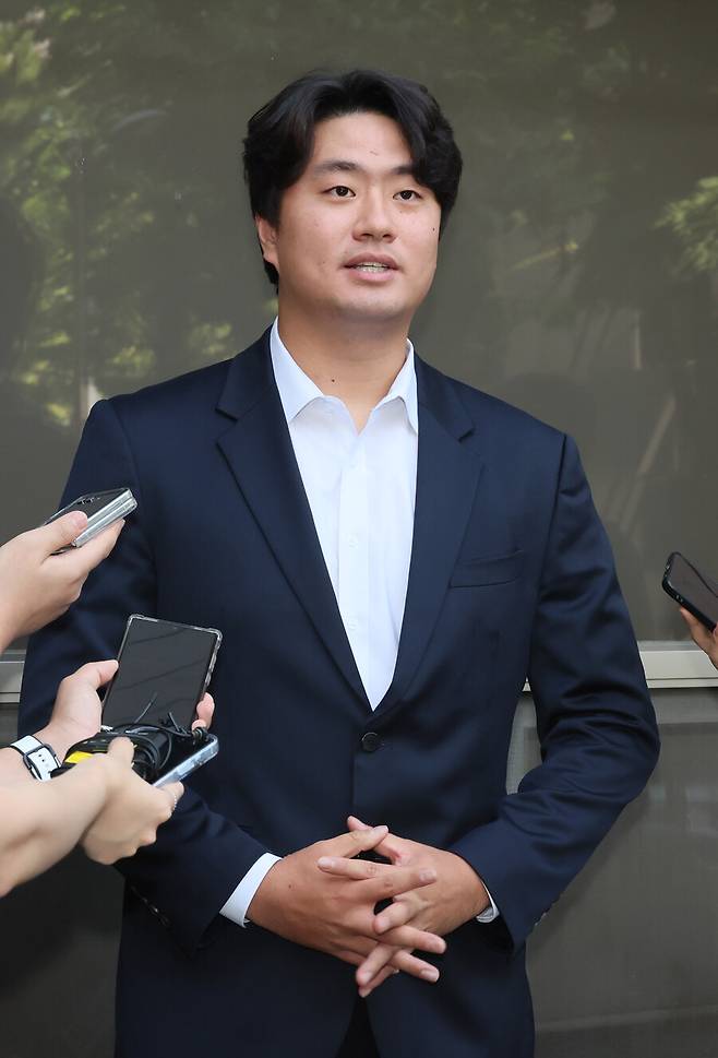 '아침엔 재판→저녁엔 6월 ERA 0.00 행진' 이영하, 학폭 또 무죄…3년 고생 끝났다 "홀가분하다"