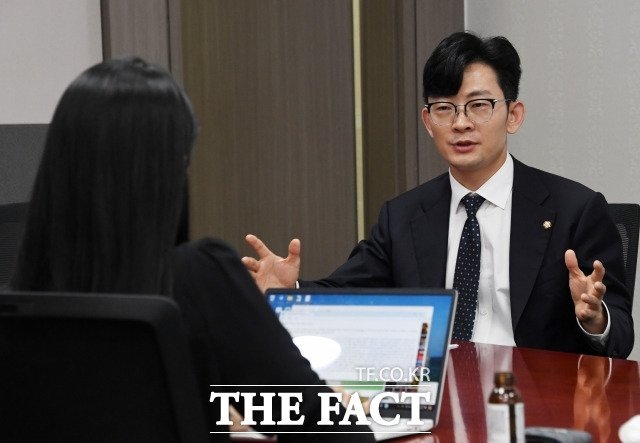 인터뷰 탈북공학도 박충권 민주 국회를 최고인민회의로 만들어