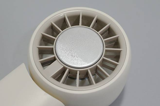 쿨링 마사지 기능에 바람까지 더욱 차가운 알로코리아 아이스팬 에어컨 무선 휴대용 선풍기 앱스토리