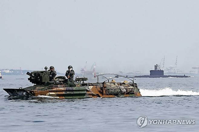 반복 훈련에 바쁜 해병대 장갑차평시 땀이 전시 승리 보장