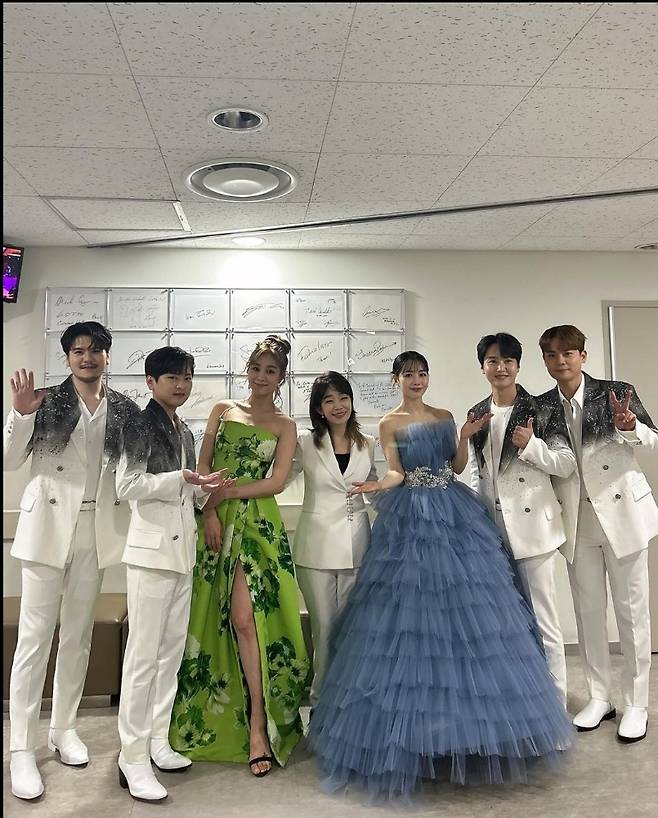 옥주현 이걸 소화해 연두색 드레스 입고 우아한 미모 뽐내 스타와 패션