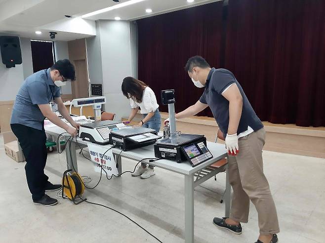 불량 저울 아웃”마포구 계량기 정기 검사 실시