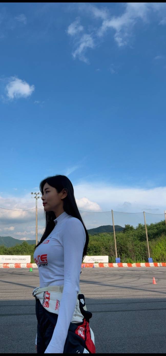 레이싱걸 아니에요 가수 조정민 카레이서 도전한다