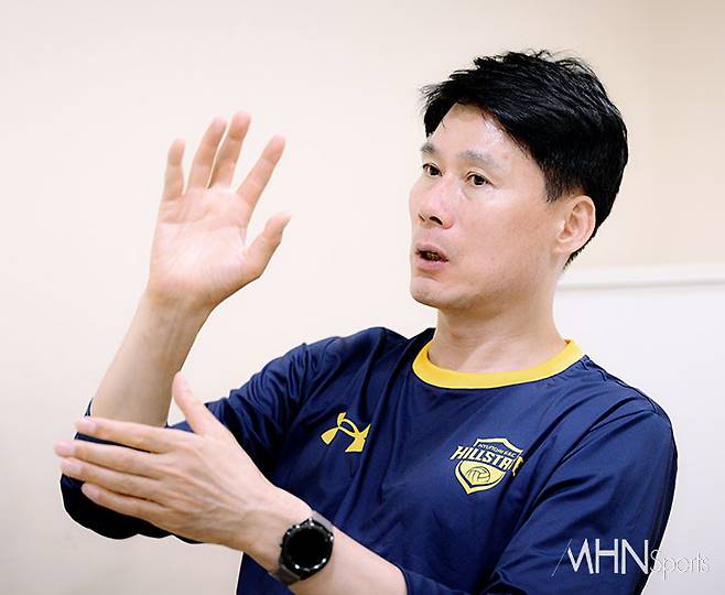 인터뷰 쉽진 않겠지만 이탈 선수 없도록 강성형 감독의 비시즌 이야기
