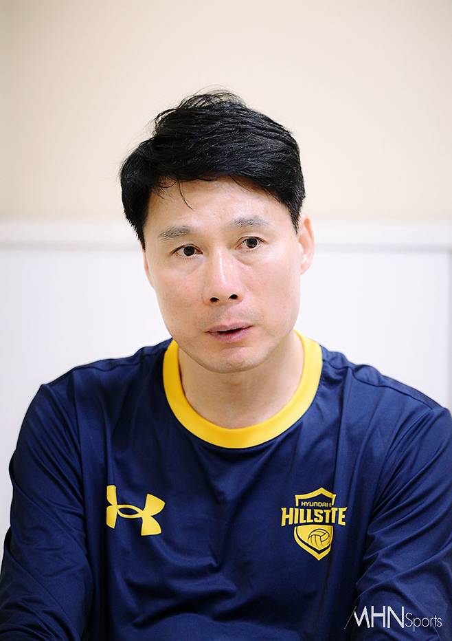 인터뷰 쉽진 않겠지만 이탈 선수 없도록 강성형 감독의 비시즌 이야기
