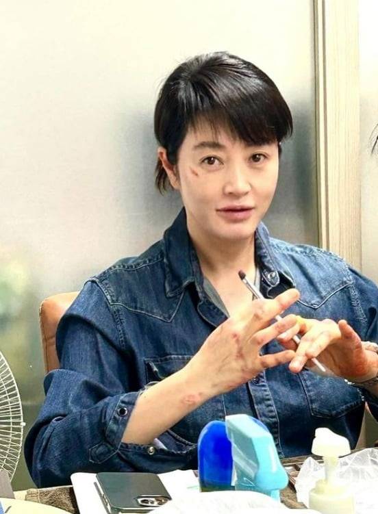 김혜수 쌍코피 터져도 미모는 여전50대 안 믿기는 피부