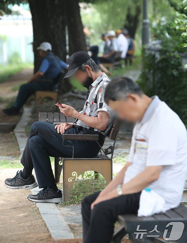65세 이상 인구 1000만명 첫 돌파