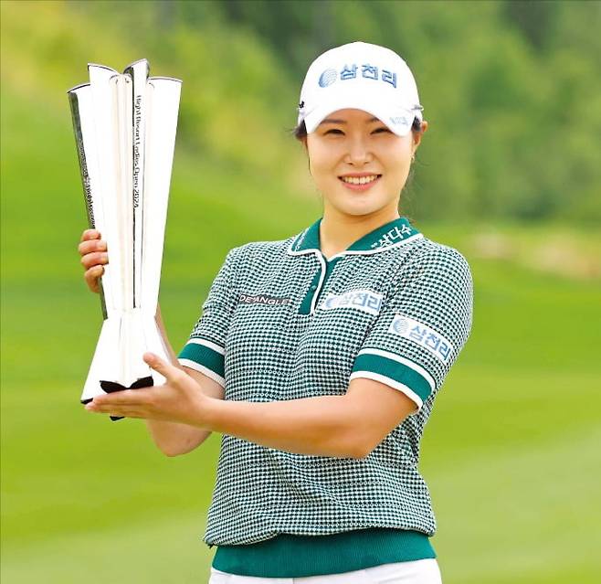 '버디 폭격기' 고지우, 1년만에 트로피 들어 올렸다