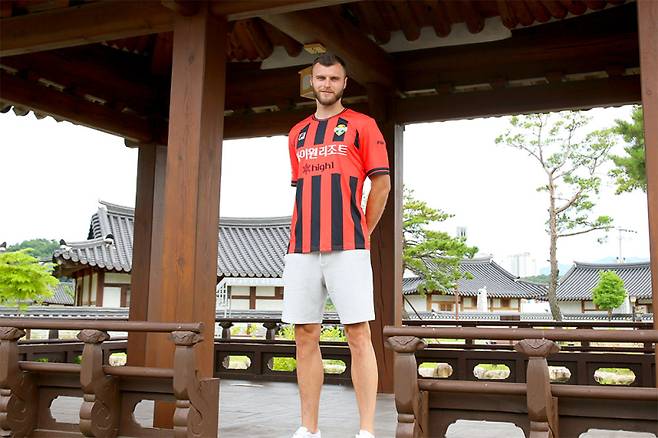 [오피셜] 강원, 1m 92cm FW 하지치 영입…보스니아 국대 출신