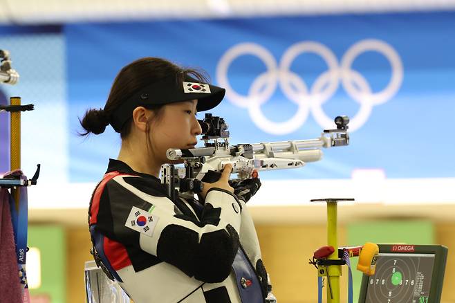 여고생 사수 반효진 10m 공기소총 올림픽 신기록 경신1위로 결선 진출 2024 파리