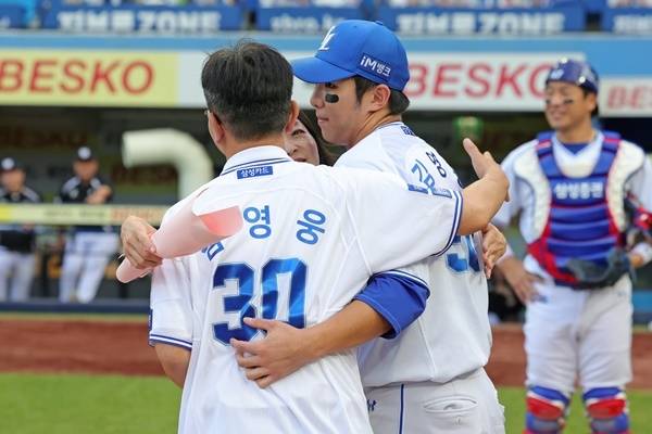 ‘김영웅데이에 부모님 앞에서 역전 결승타라니라팍에서 만든 한편의 영화 삼성의 영웅은 부활을 예고했다