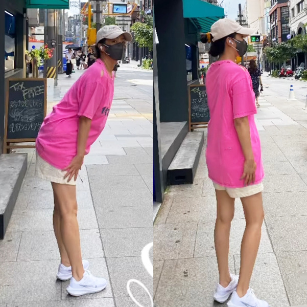 김희선 얼굴 가리니까 20대 의심받아 핑크 반팔티에 숏팬츠 입고 청순한 캐주얼룩 뽐내 스타와 패션