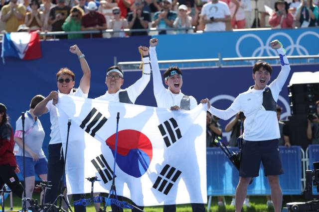 남자 양궁 단체 금메달···3연패 대기록 달성