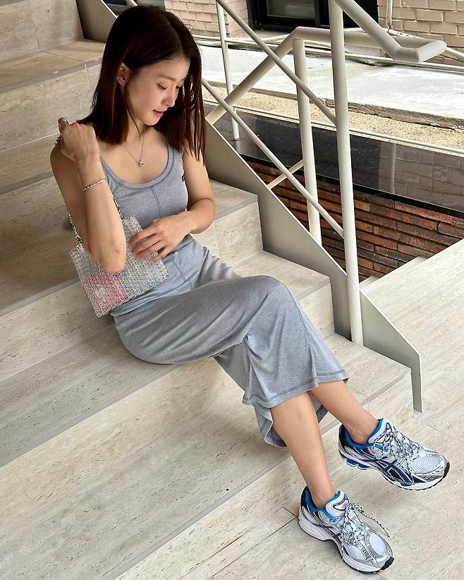 이시영 딱 달라붙는 롱원피스 입고 완벽한 몸매 뽐내 스타픽