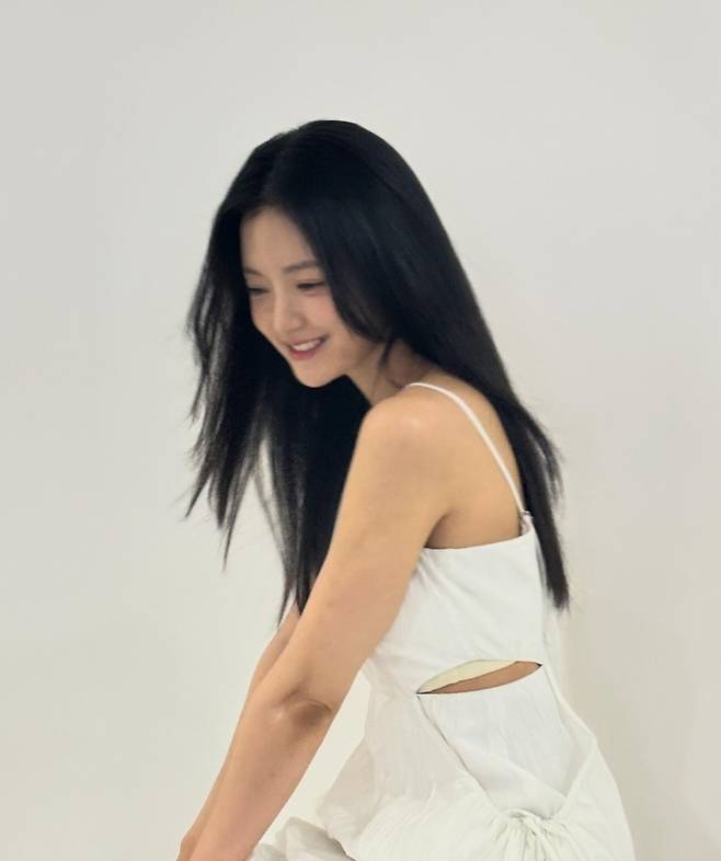 고보결 ‘36세 방부제 미모 담은 새 프로필 ‘청순가련 롱 스트레이트 헤어스타일 뷰티는 내운명