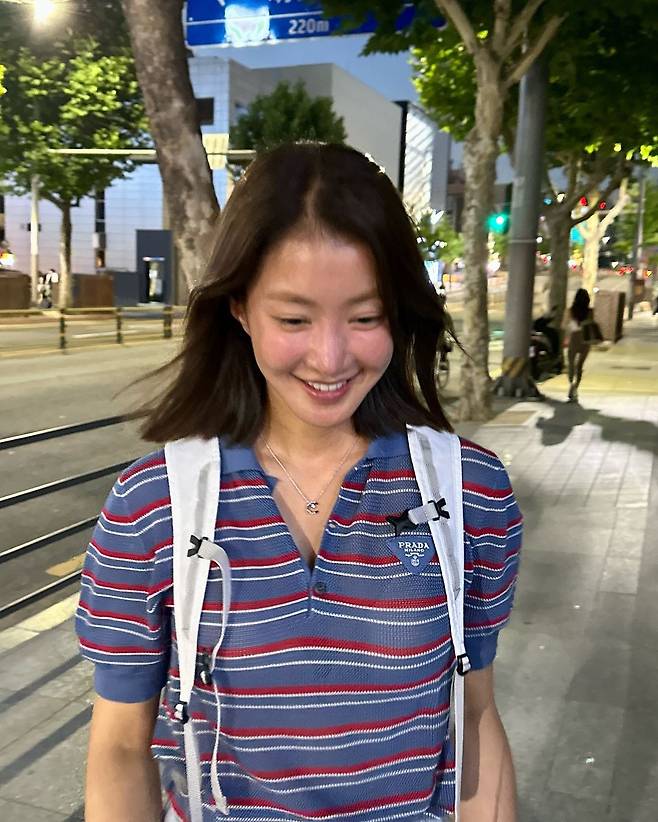 이시영 스트라이프 니트와 청바지 입고 캐주얼코디 정석 선보여 라이프업