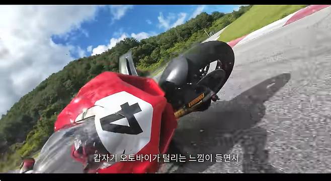 덱스 오토바이 사고 몸과 분리”벽 충돌 직전 위험천만 종합