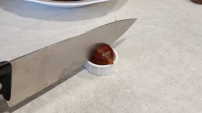 병뚜껑 하나면 1초에 하나씩 밤 껍질이 벗겨져요 밤 껍질 쉽게 까는 법 최주부