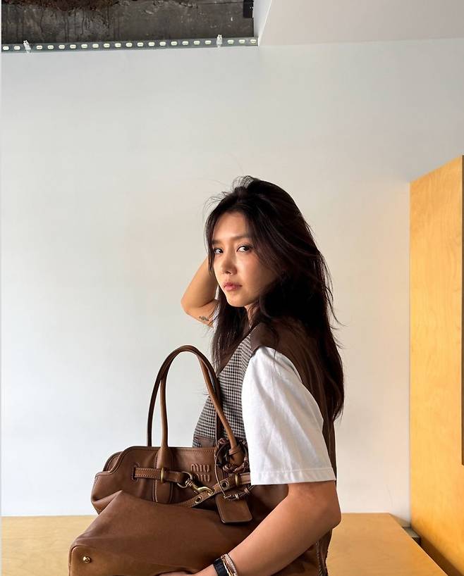 채정안 가죽 롱부츠 신고 가을 냄새 물씬나는 베스트룩 뷰티는 내운명
