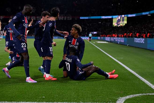 시즌 전승 Psg 순항 음바페 이적이 큰 도움 됐나엔리케 이제야 하나의 팀으로 작동하는 것 같아