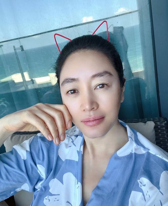 김혜수 압도적인 미모에 심멎 강렬한 아이 메이크업으로 팬심 저격 성공 뷰티는 내운명